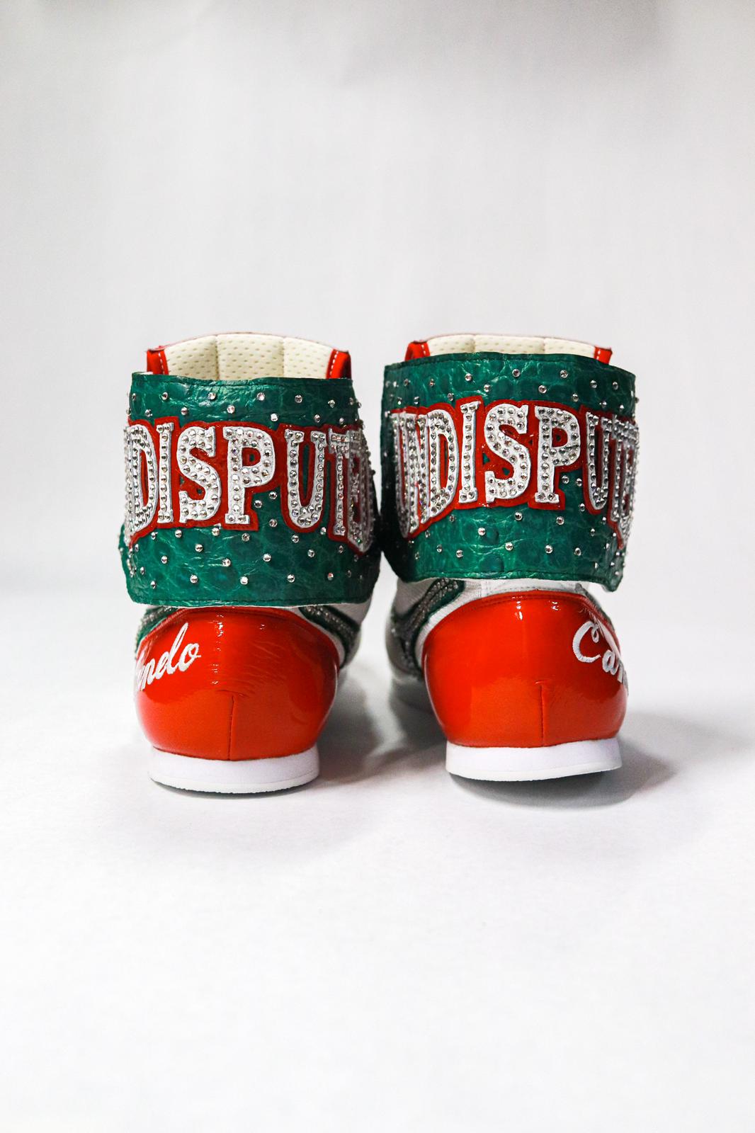 El diseñador mexicano Kiko Báez personaliza los botines del “Canelo” en ...