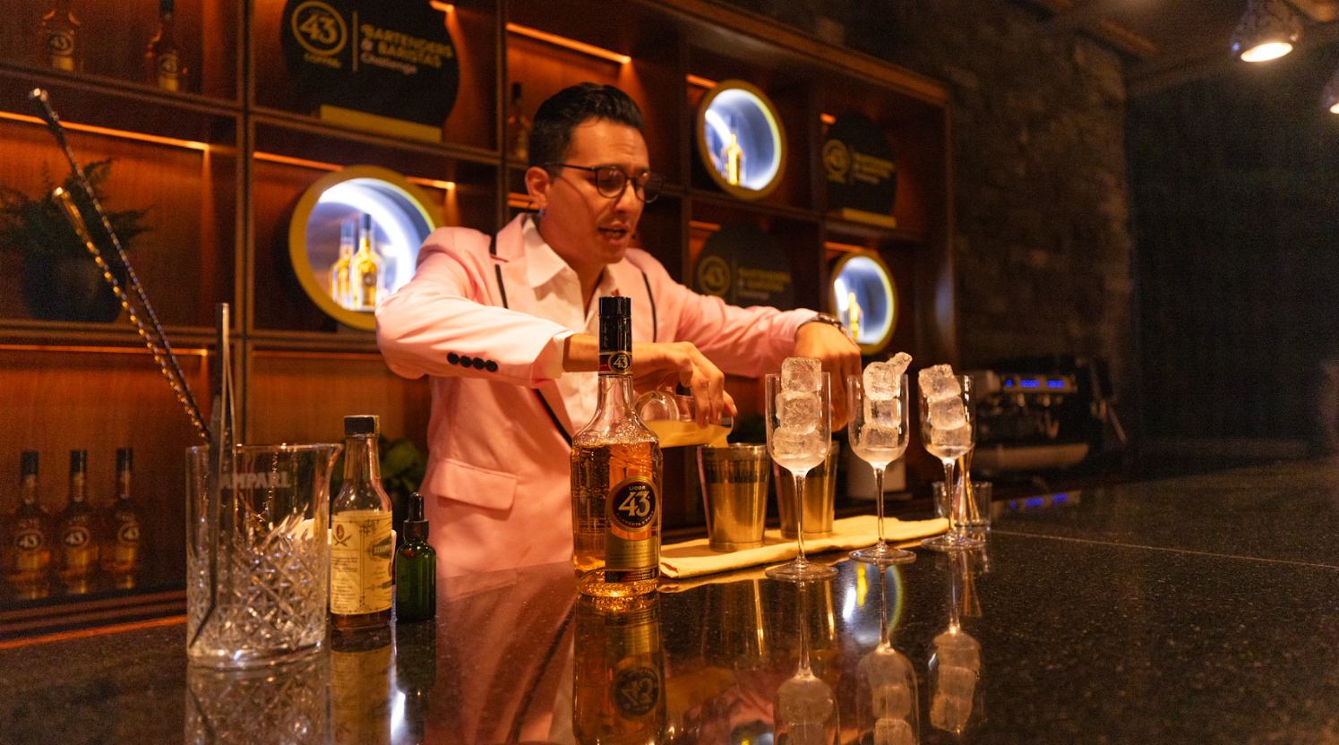 Esaú Jiménez, el bartender que representará a México en la final del ...