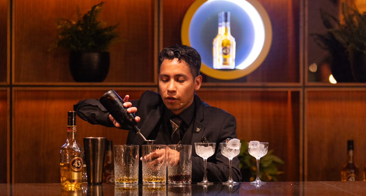 Esaú Jiménez, el bartender que representará a México en la final del ...